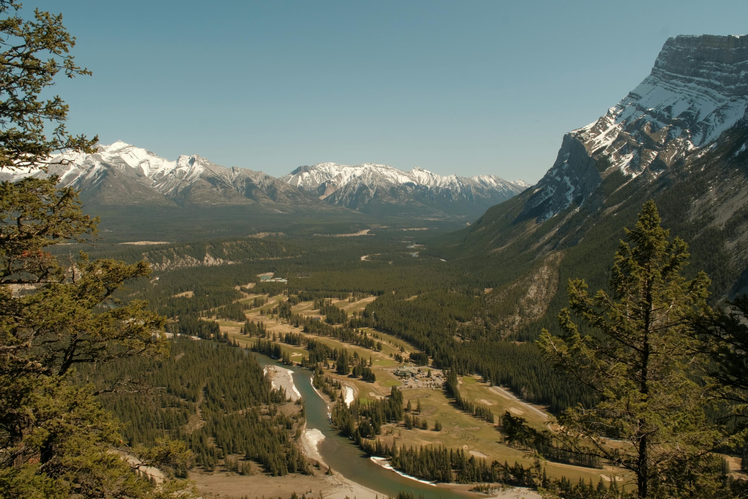 10 Must-See Sights on a 3-Day Banff Group Tour in April 2026