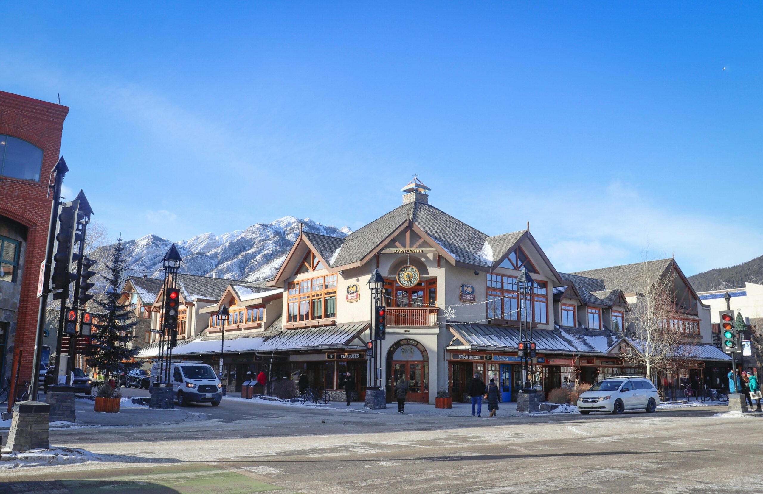 The Ultimate Packing Guide for a 3-Day Banff Group Tour in April 2026